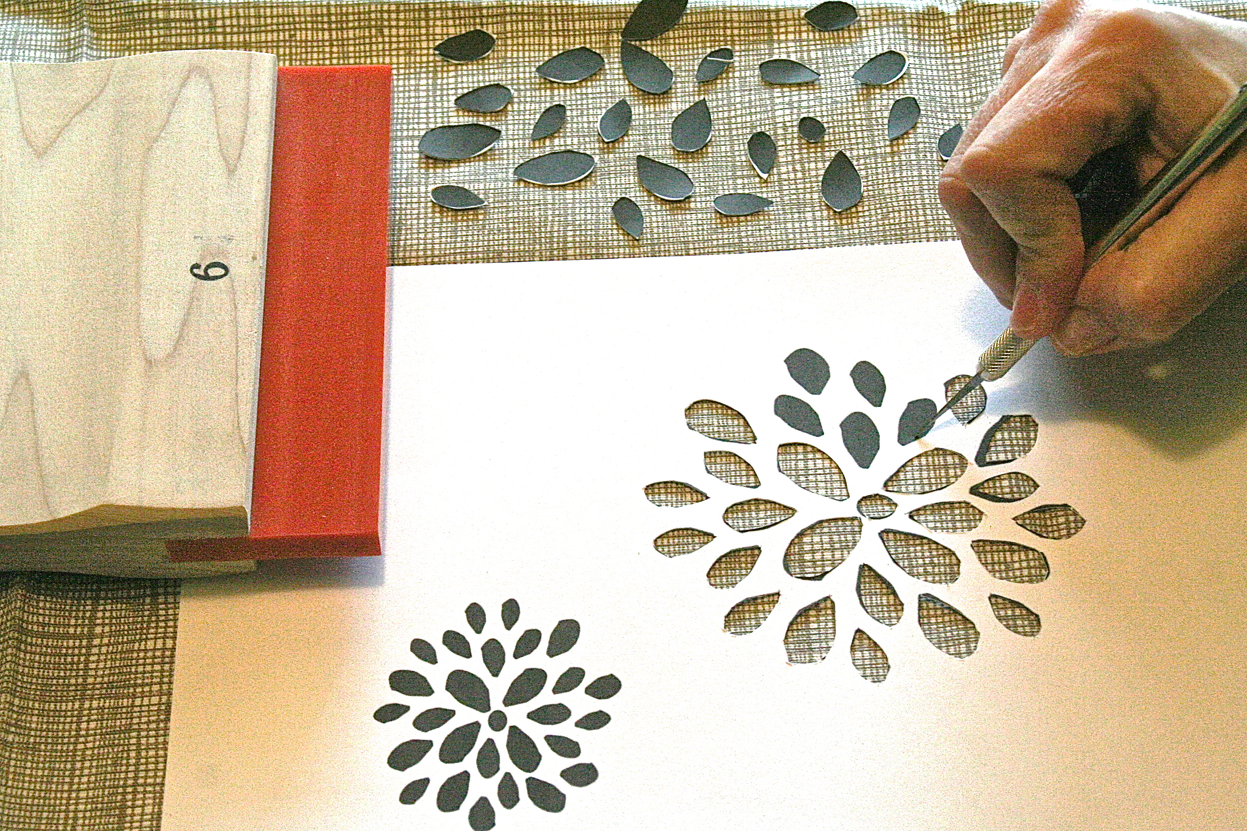 How To Make Diy Screenprinted Stencil Wall Paper Dear Handmade Life